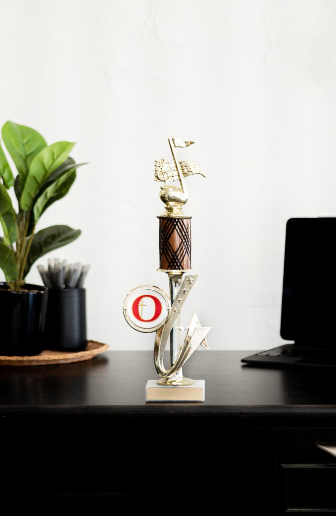 Shooting Star Spinner Round Column Trophy - United Trophy