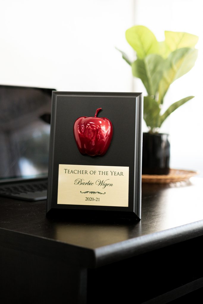 Red Apple Plaque - United Trophy