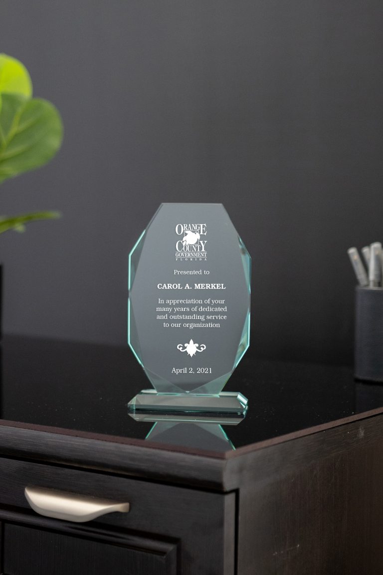 United Trophy - Personalized Trophies, Medals, Plaques & Awards